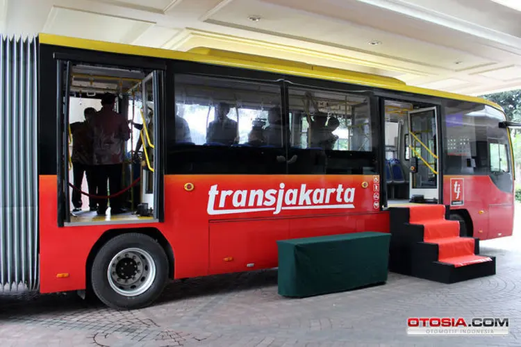 Bus Foton Transjakarta - Galeri Otosia.com