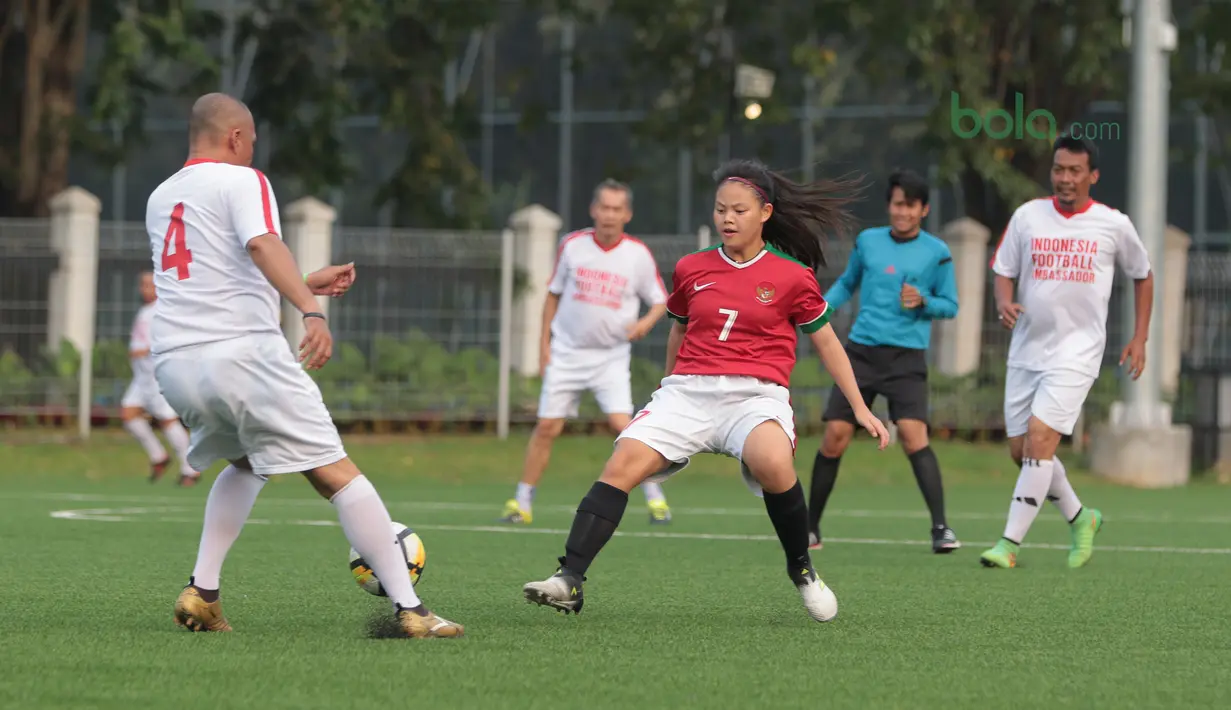 FOTO: Timnas Wanita Indonesia Taklukkan Legenda Indonesia - Indonesia ...