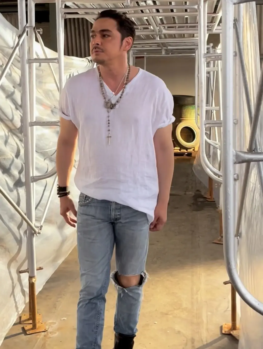 Potret Thomas Djorghi di Usia 53 Tahun, Pesonanya Nggak Luntur - Foto ...