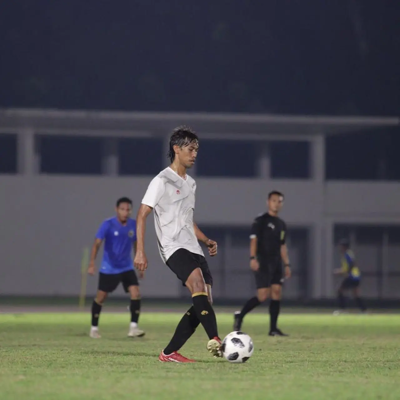 5 Potret Ady Setiawan saat Latihan Bersama Timnas, Gelandang Persebaya ...