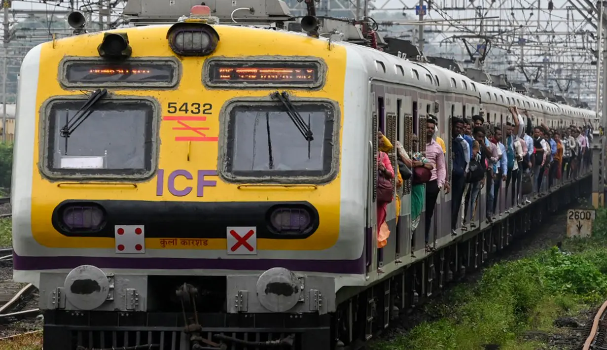 Potret Pengguna Transportasi Kereta di India - Foto Liputan6.com