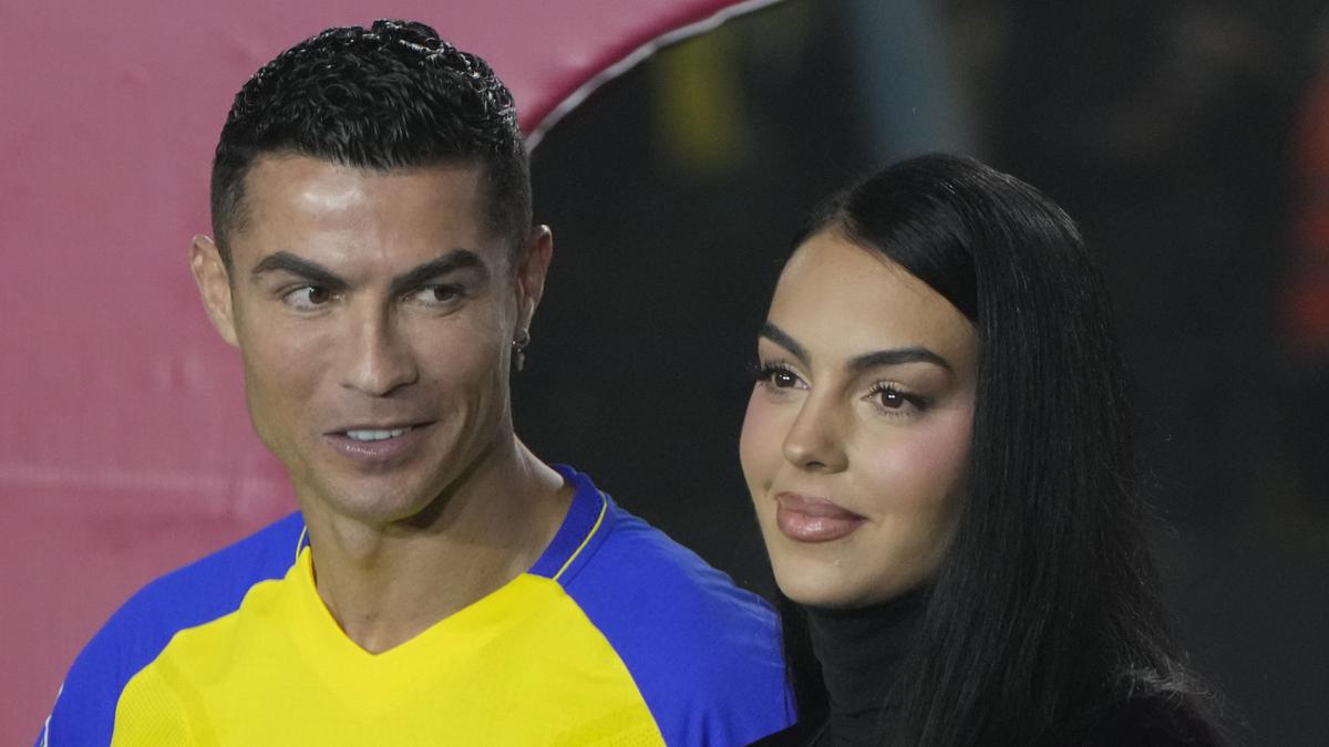 Cristiano Ronaldo dan Georgina Rodriguez Umumkan Pertunangan di Tengah ...