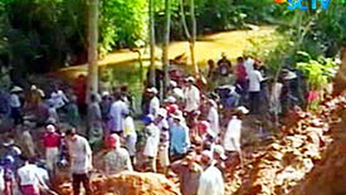 Sepuluh Orang Tewas Tertimbun Longsor - News Liputan6.com