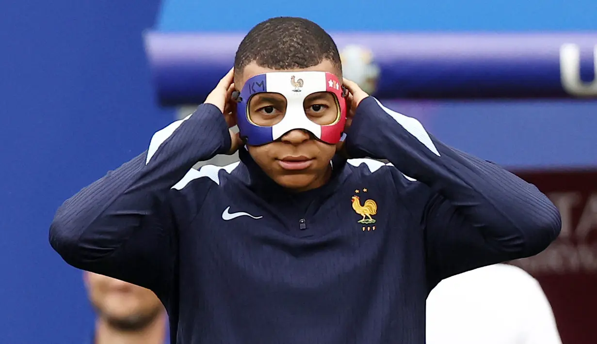 Kylian Mbappe Pamer Masker Pelindung Baru Saat Latihan Timnas Prancis ...
