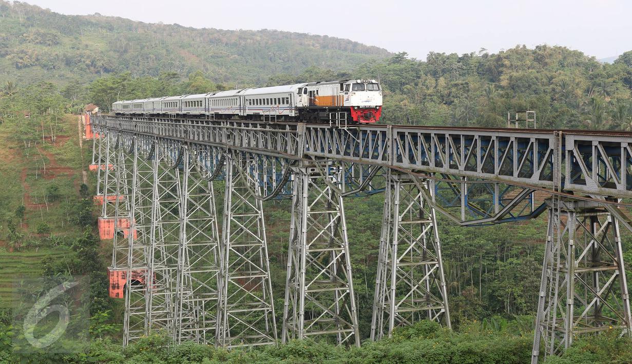 Pesona Jembatan Kereta Api Aktif Terpanjang di Indonesia - Foto ...