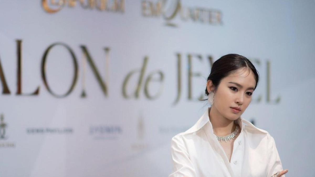 Gaya Monokromatik Nong Poy Setelah Menikah, Kembali Jadi Model untuk ...