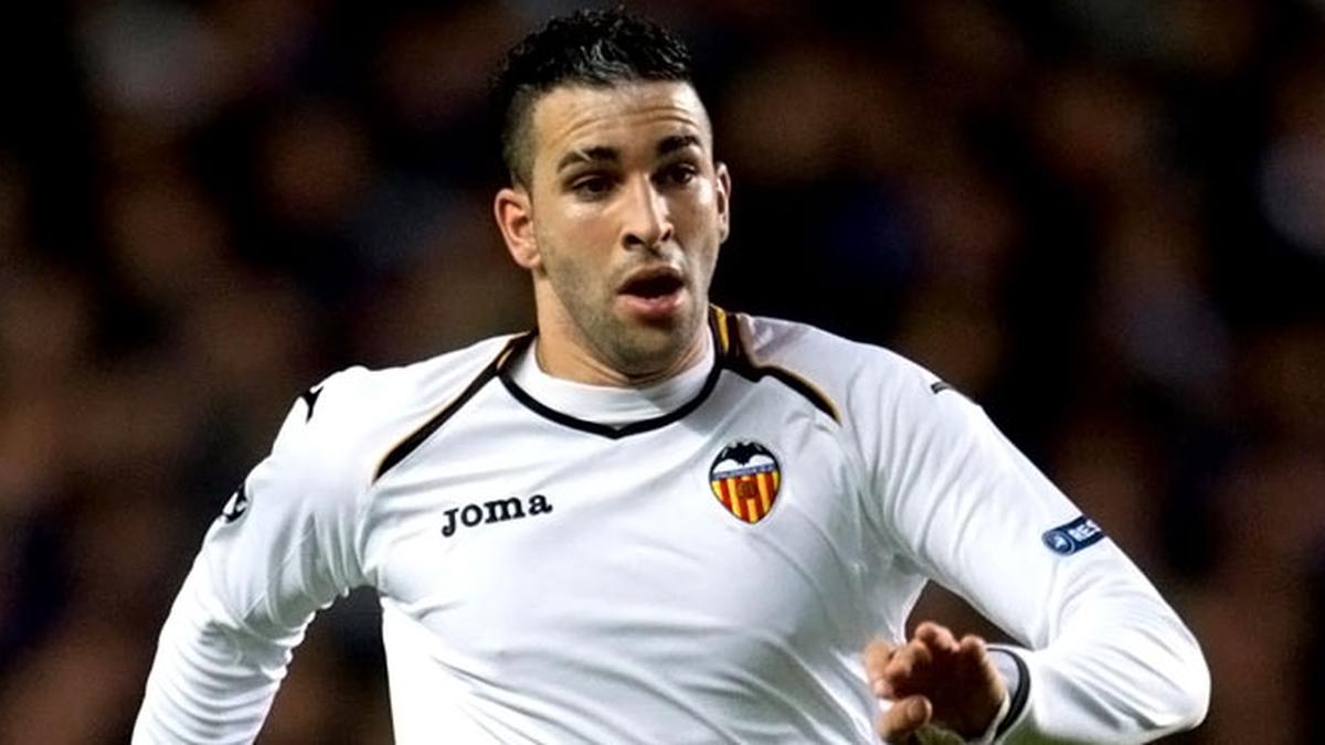 ManCity Ikut Perburuan Bek Valencia