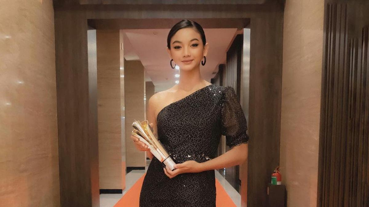 6 Potret Pesona Glenca Chysara dengan Gaun ala Karpet Merah - Photo ...