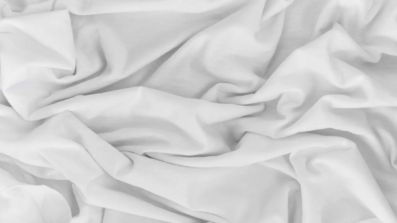 6 Tips Memakai Hijab Putih agar Tidak Terlihat Kusam