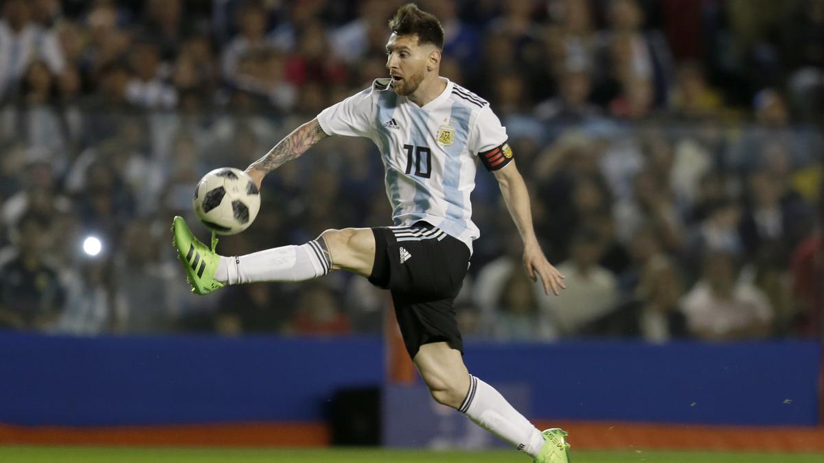 Pirlo: Messi Bisa Sejajar Maradona Jika Juara Piala Dunia - Bola ...