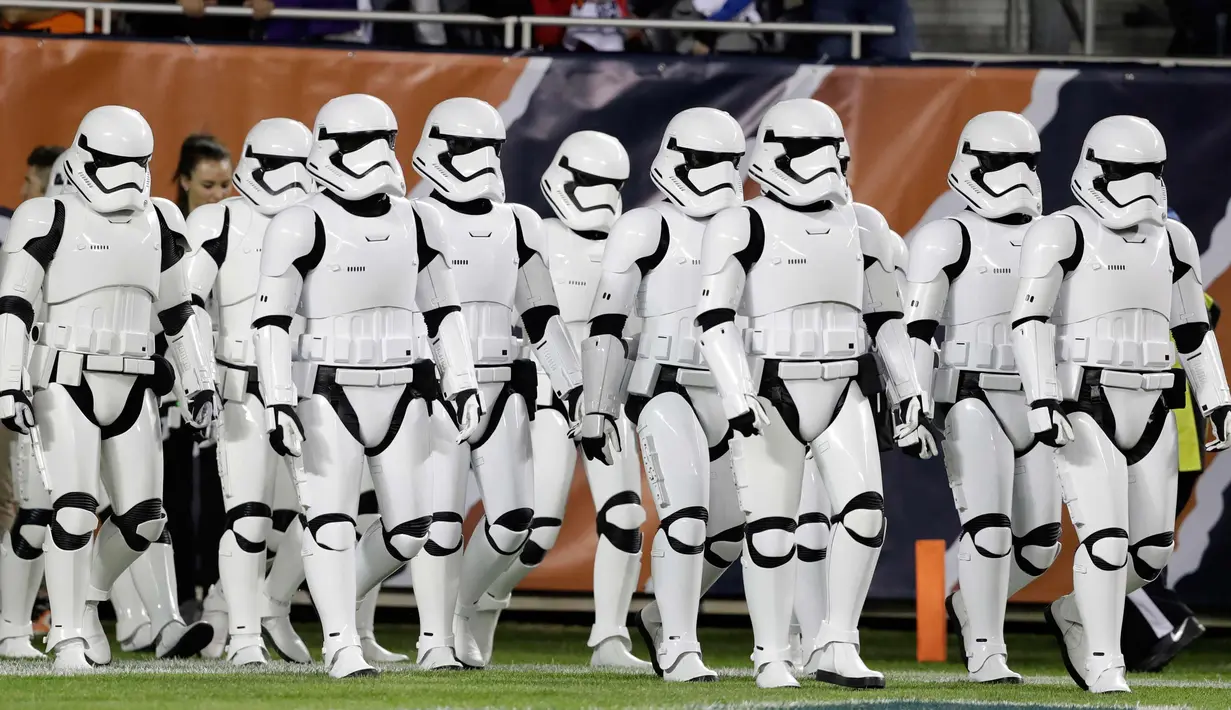 PHOTO: Masuk Lapangan, Pasukan Stormtrooper Bikin Heboh Penonton NFL ...