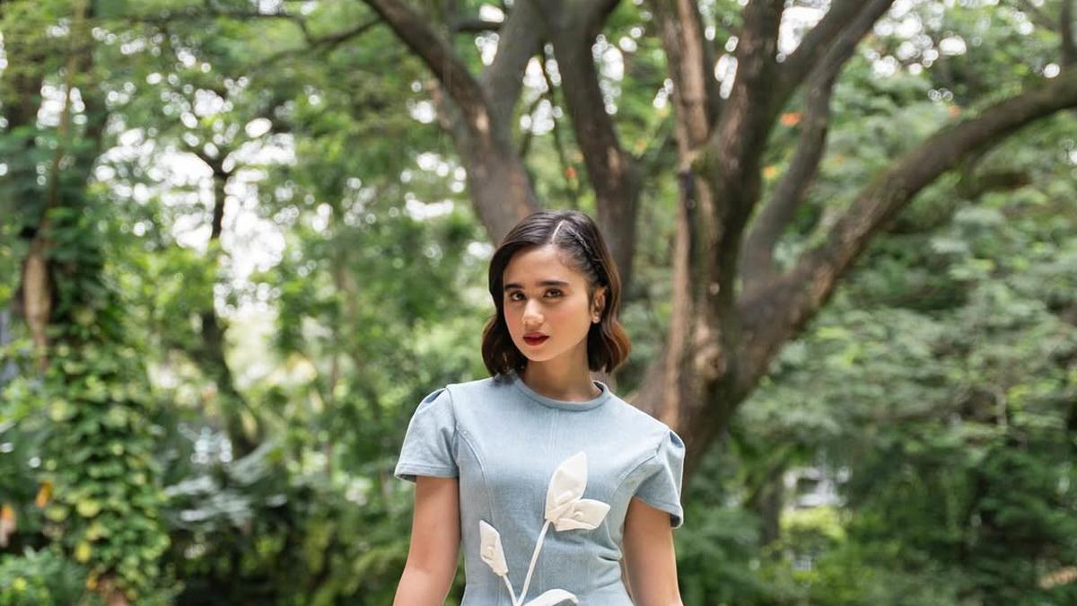 Biasa Tampil dengan Rambut Sebahu, Gaya Tissa Biani dengan Rambut ...