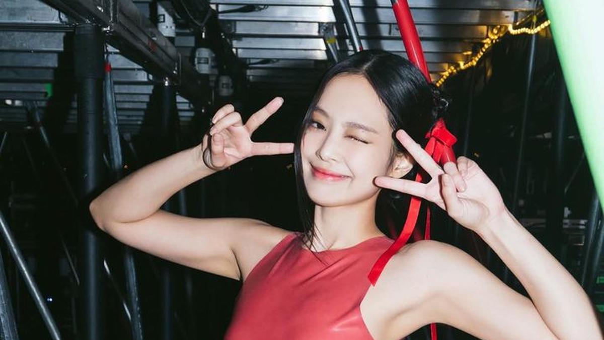 10 Gaya Manggung Jennie BLACKPINK jadi Trendsetter Fashion Balletcore