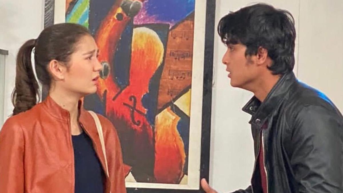 7 Potret Cinta Brian dan Zoe Abbas Jackson Kembali ke Lokasi Syuting ...