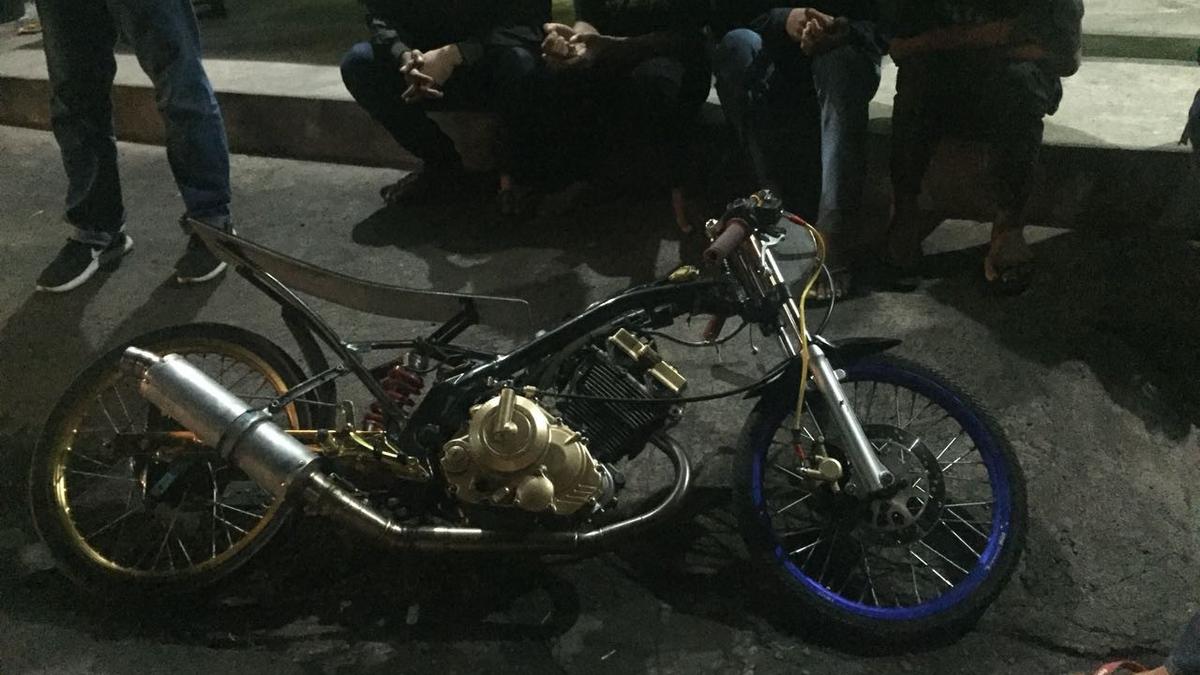 Aksi Kejar-kejaran Polisi Bubarkan Balap Liar di Bali