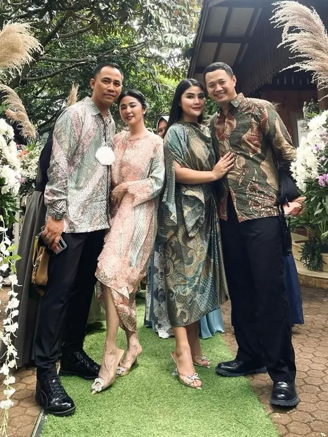 6 Potret Lamaran Rosa Meldianti Keponakan Dewi Perssik, Calon Suami ...