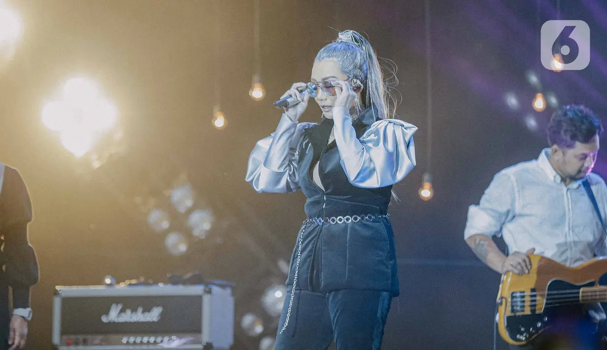 FOTO: Reza Artamevia Semarakkan Panggung Java Jazz Festival 2022 - Foto ...