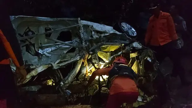 Banjir Bandang Terjang Kawasan Wisata Sembahe Deli Serdang, 1 Mobil Terseret Arus Deras ...