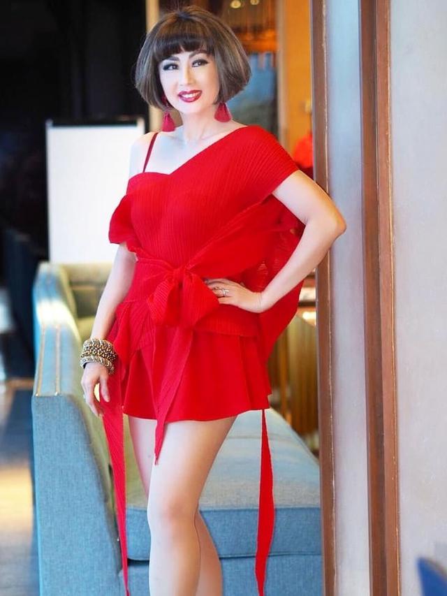 Awet Muda, Ini 6 Potret Lisa Gunawan di Usia 62 tahun - Surabaya Liputan6.com