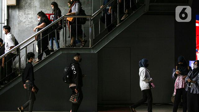 KAI Commuter Raup Pendapatan Rp 88 Miliar di Libur Lebaran 2024, KRL ...