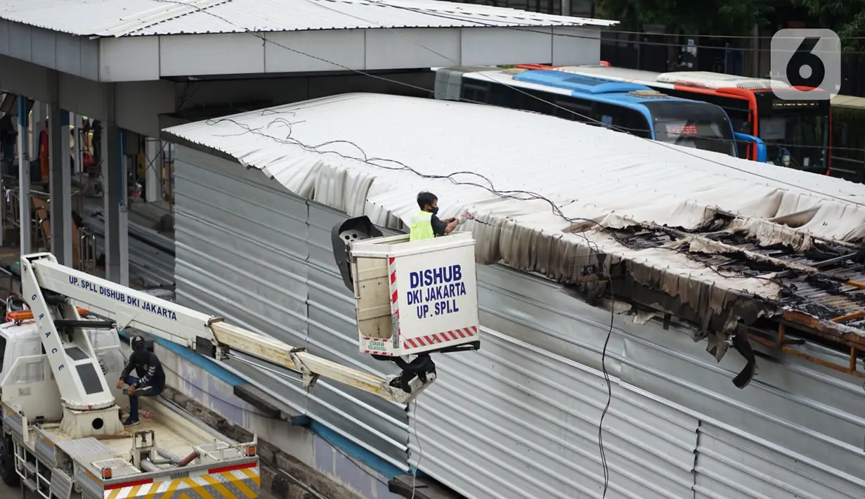 FOTO: Ditarget Beroperasi pada Senin, Perbaikan Halte Transjakarta yang ...
