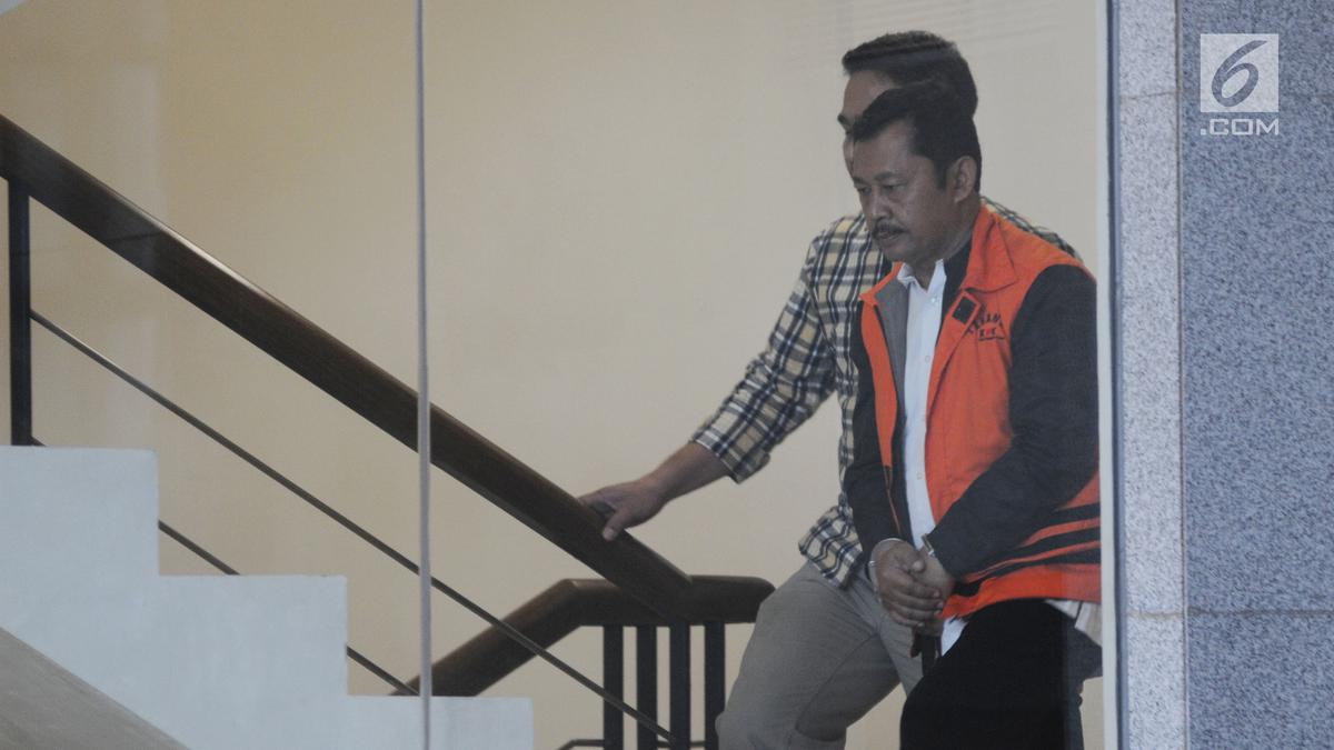 FOTO: Kasus Suap Gubernur Kepri, Kadis Edy Sofyan Jalani Pemeriksaan Lanjutan - Foto Liputan6.com