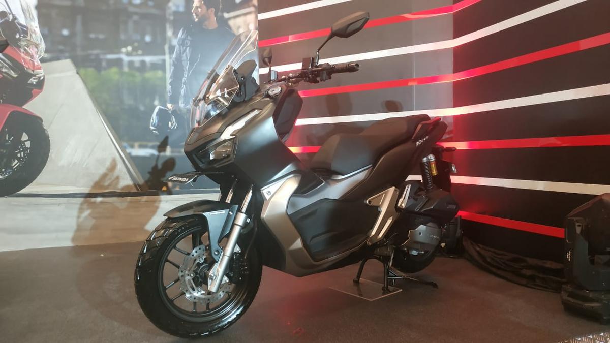 Ini Perbedaan Honda ADV150 dengan PCX 150 - Otomotif Liputan6.com