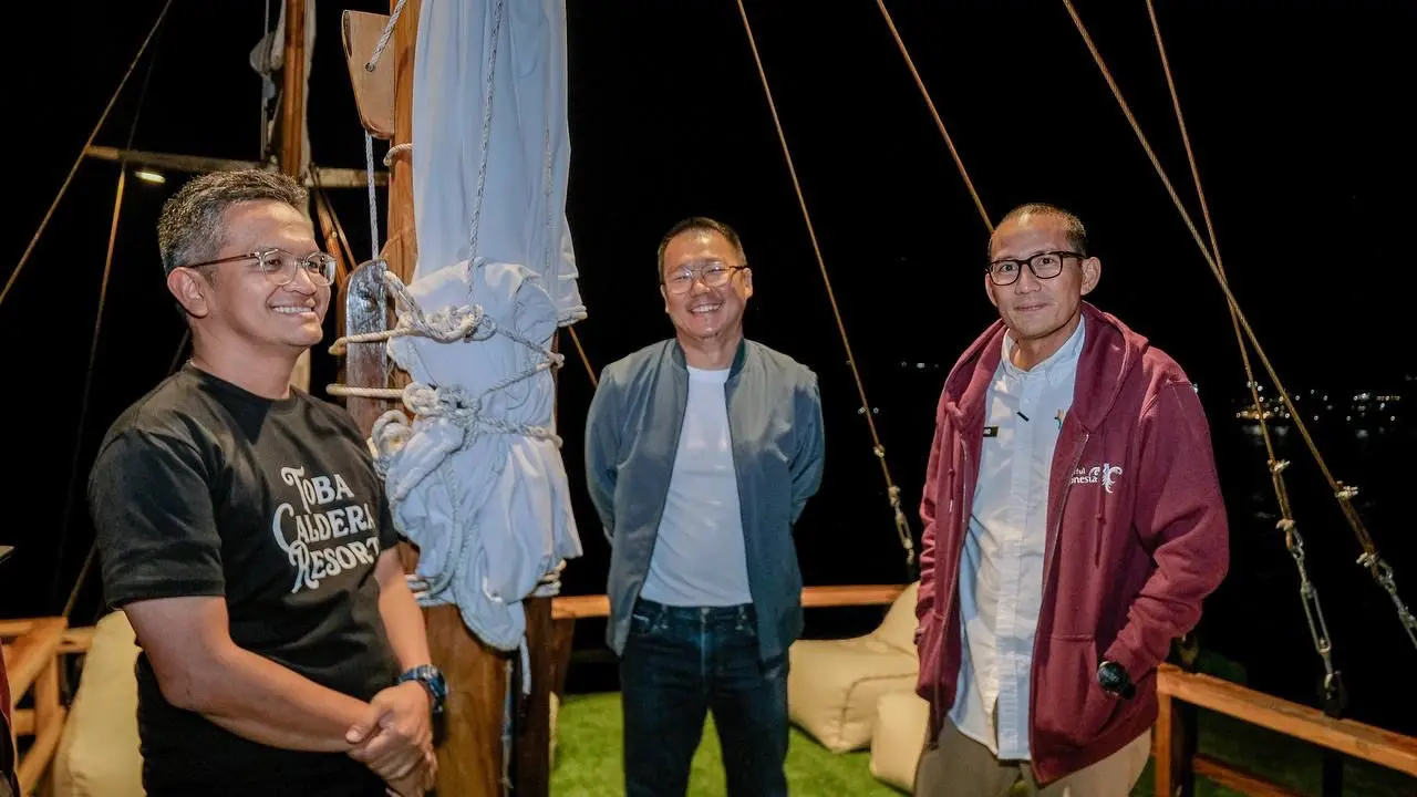 Pertama di Danau Toba, Kapal Pinisi Kenzo Jadi Daya Tarik Baru Bagi ...