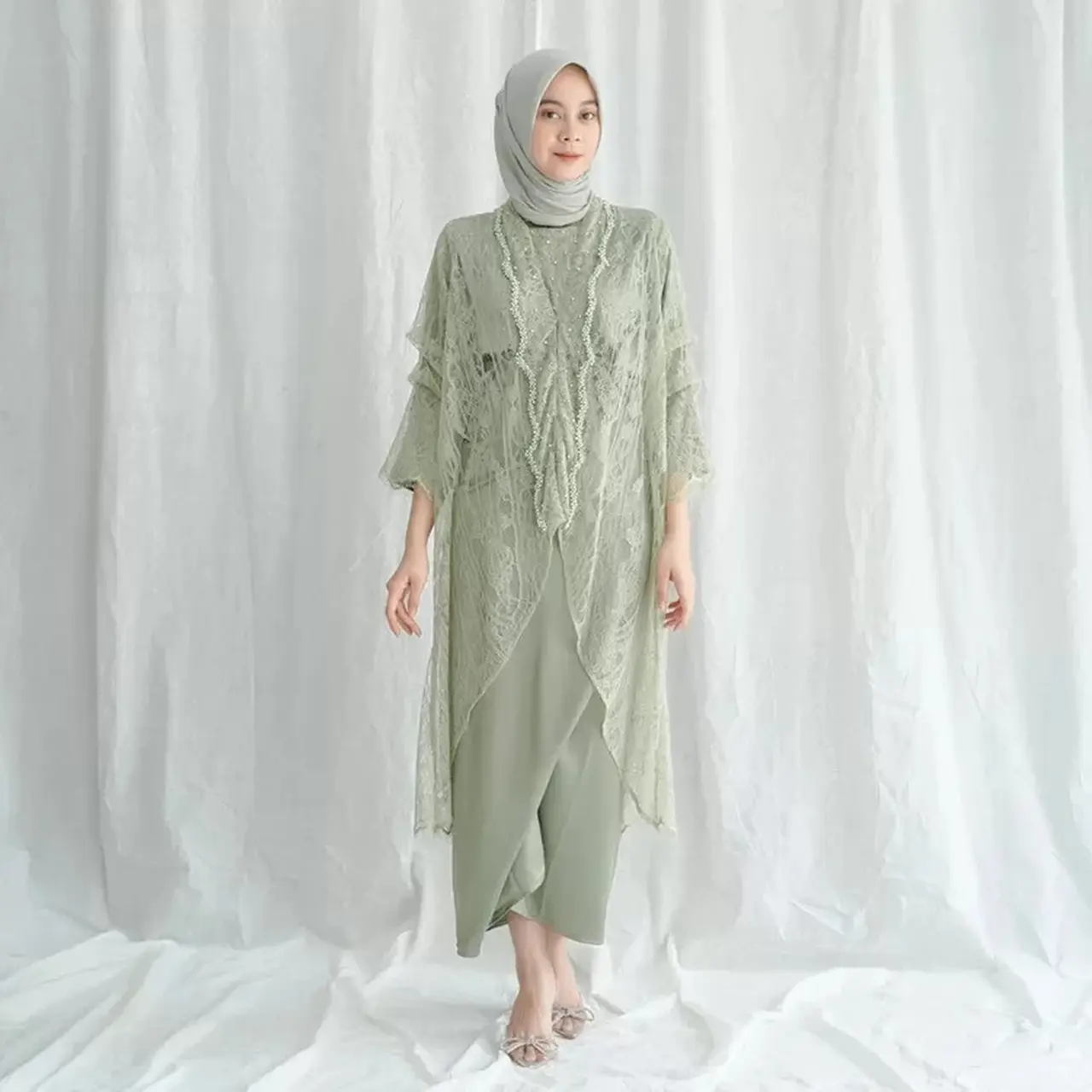 6 Model Dress Brokat Cantik untuk Berbagai Urusan di Luar Rumah
