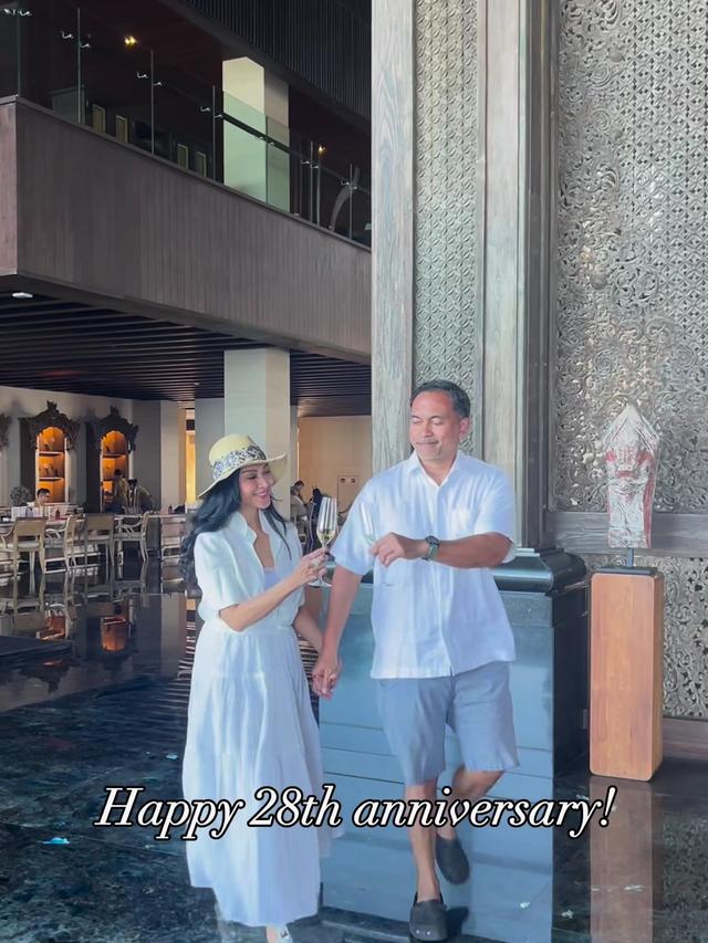 7 Potret Diah Permatasari dan Suami Anniversary ke-28, Kenang Foto Awal ...