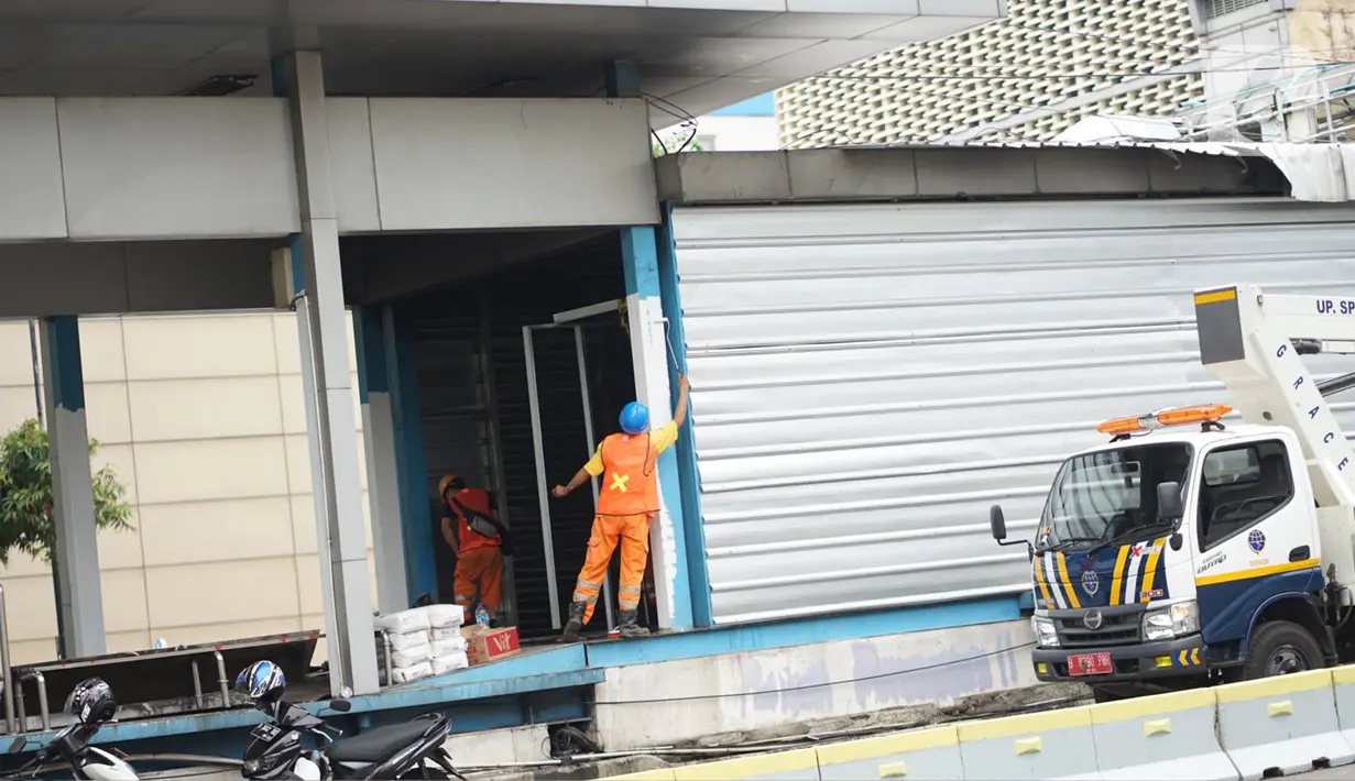 FOTO: Ditarget Beroperasi pada Senin, Perbaikan Halte Transjakarta yang ...