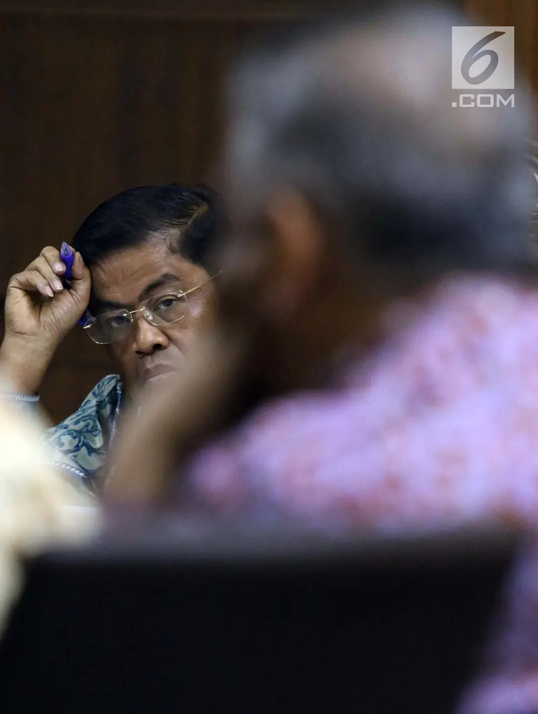 FOTO: Ekspresi Idrus Marham Saat Simak Kesaksian Dirut PLN - Foto ...