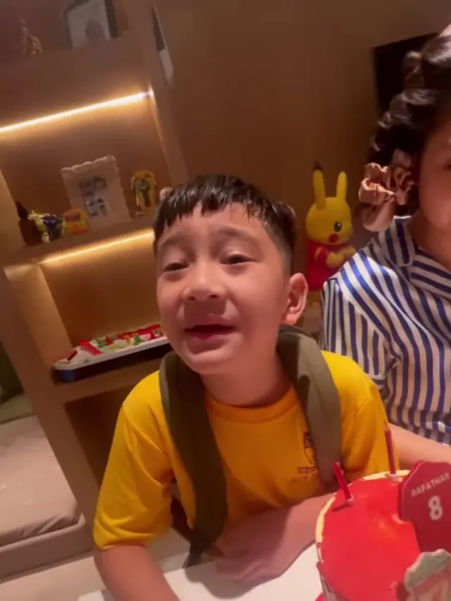 6 Momen Rafathar Ultah ke-8: Nagita Slavina Nangis Tengah Malam, Raffi Ahmad Spill Alasannya ...