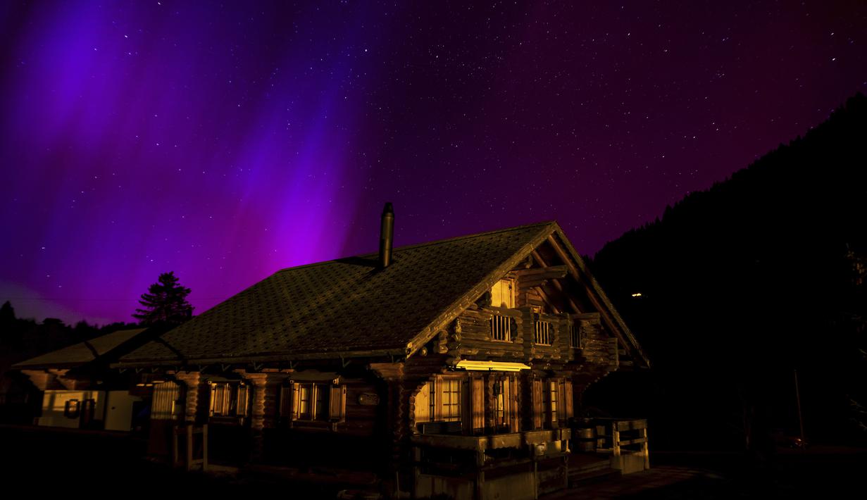 Foto-foto Spektakuler Aurora Terangi Langit di Seluruh Dunia