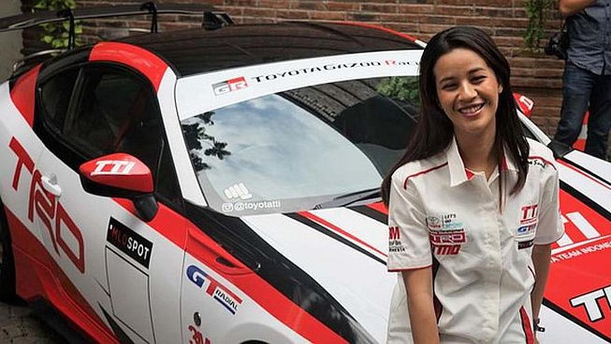 Mengenal Sosok Sabrina Sameh, Pembalap Cantik Andalan TTI - Otomotif ...