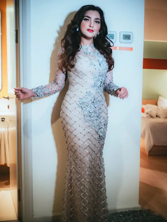 Cantik Banget! Ashanty dan Penampilan Glamornya yang Mirip Barbie