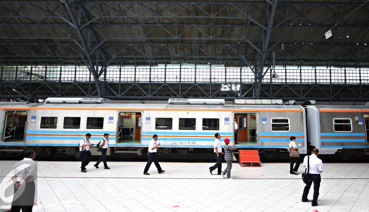 Stasiun Tanjung Priok Diuji Coba dengan Kereta Penumpang - Foto ...