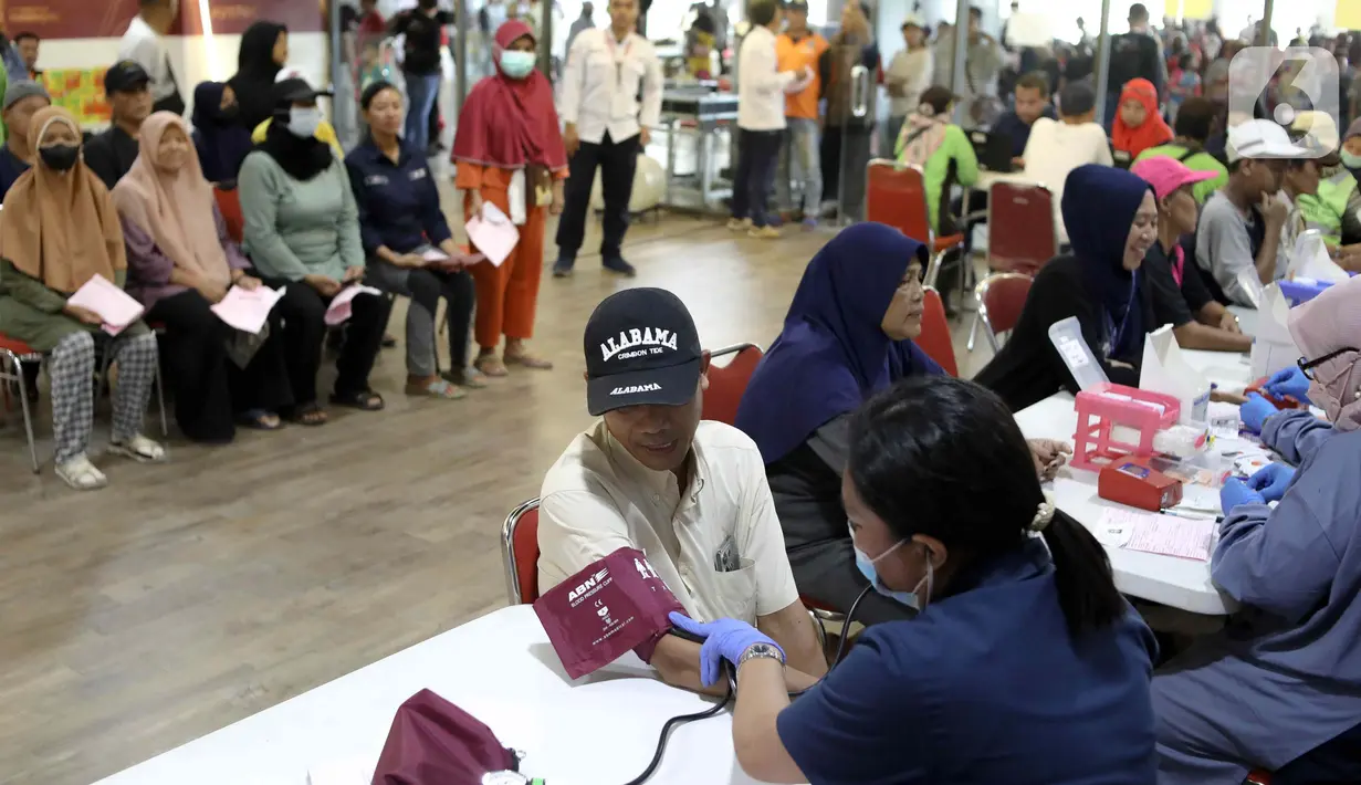 Antusiasme Warga Ikuti Kegiatan Donor Darah Ramadan - Foto Liputan6.com