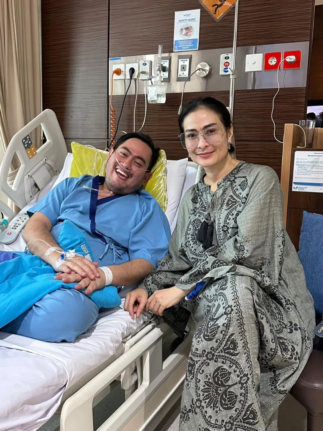 6 Potret Terbaru Nassar Berkawan Infus dan Alat Bantu Napas: Lekas ...