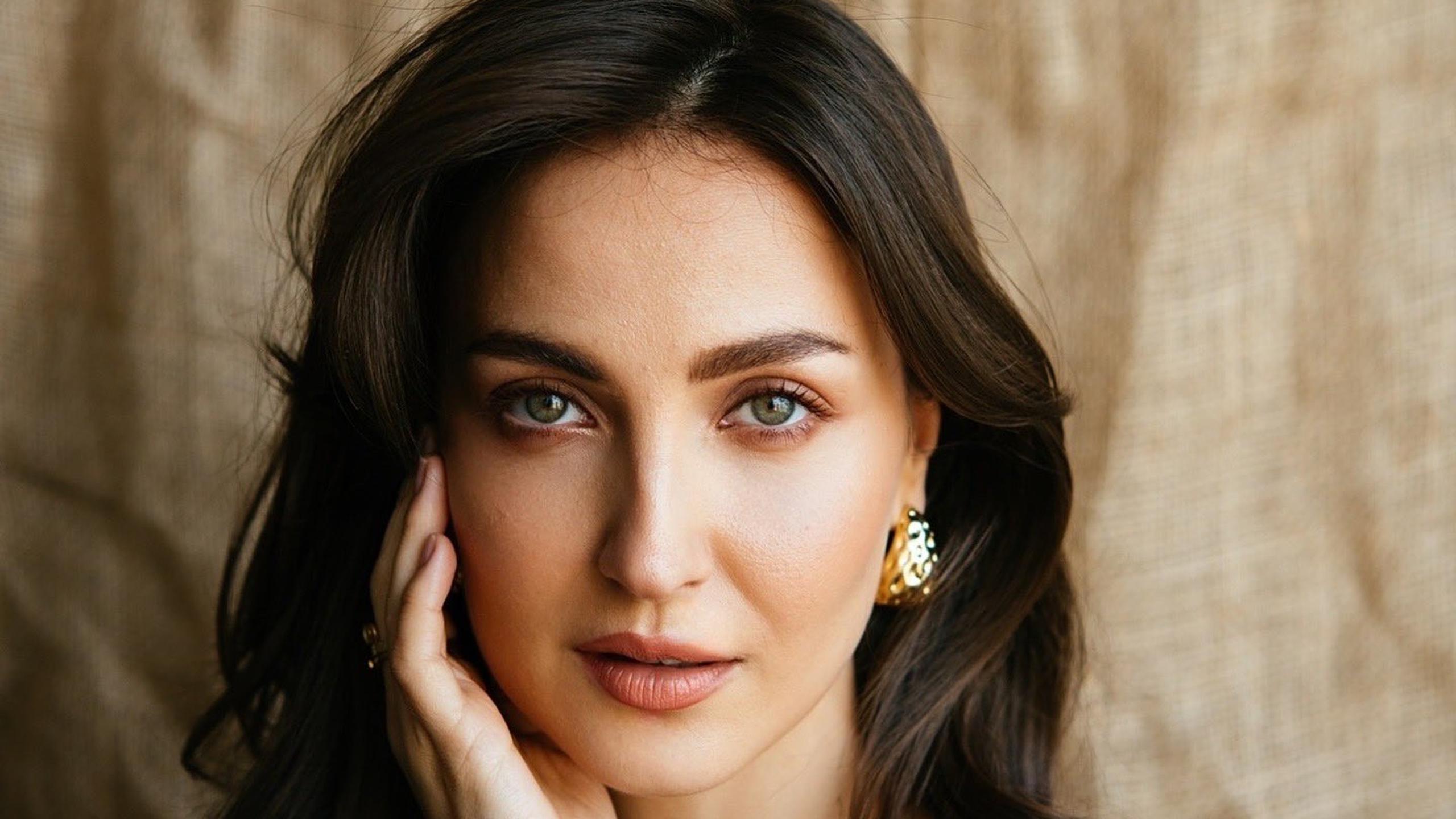 Elli Avram: Profile of the Beautiful Bollywood Actress
