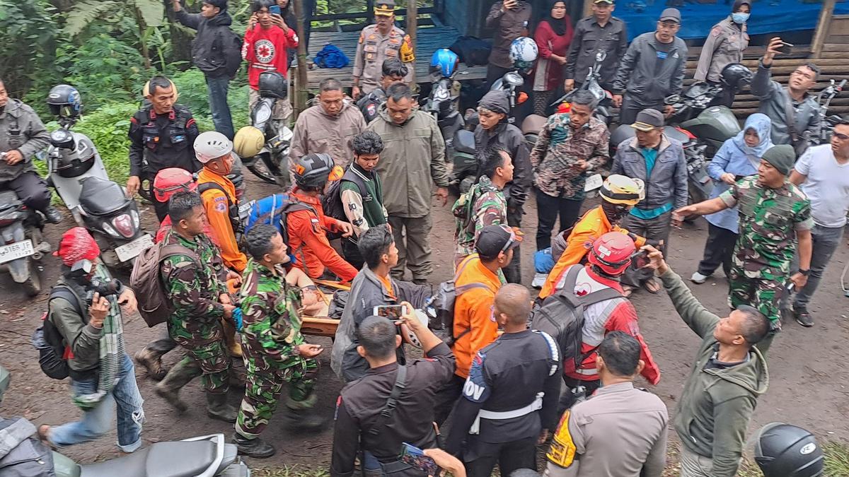 1 Pendaki Gunung Marapi Berhasil Dievakuasi, Alami Luka Bakar 80 Persen