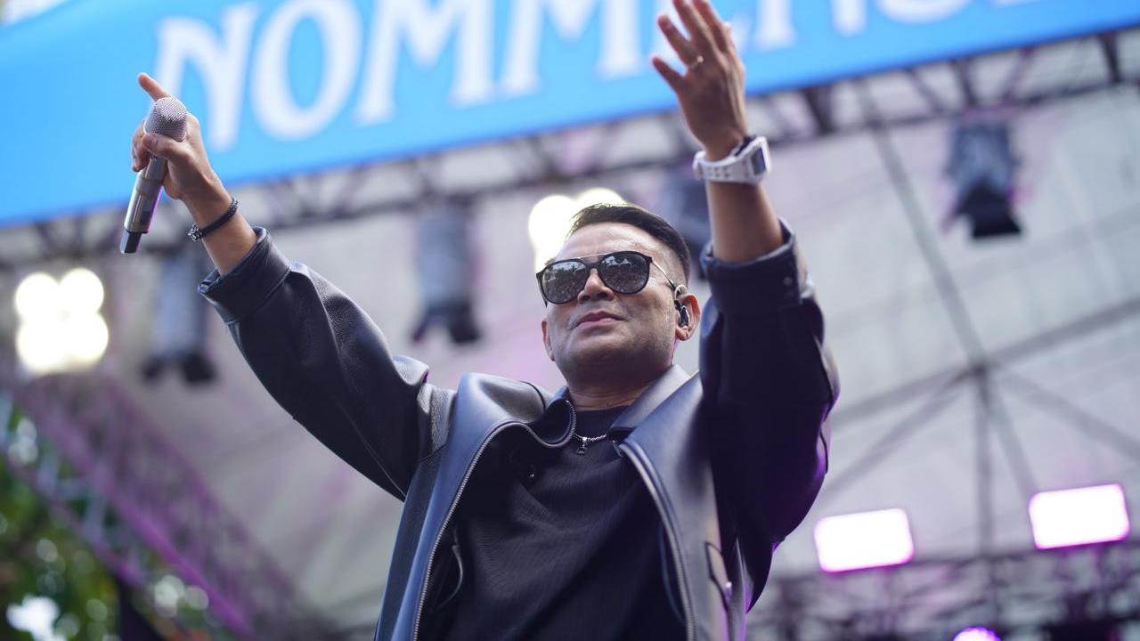 Pecah, Judika dan Rossa Hibur Ribuan Mahasiswa di Panggung Festival ...