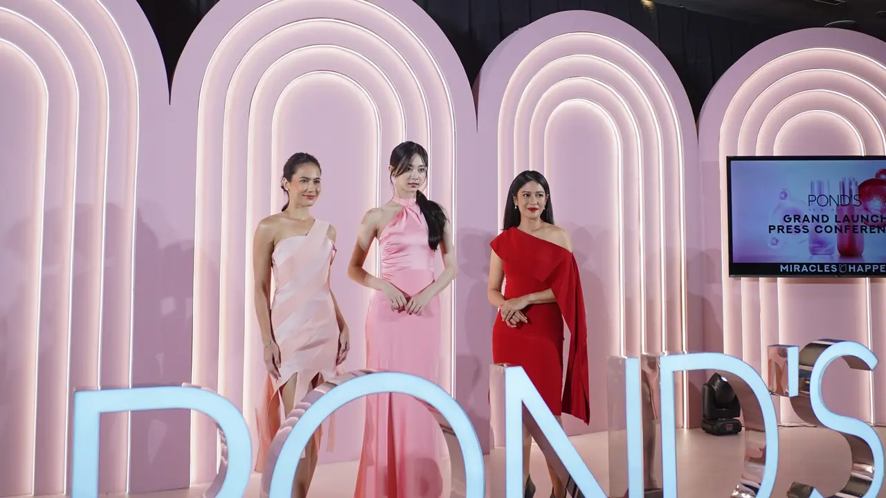 Adu Pesona Punya Kulit Super Glowing Tzuyu TWICE, Dian Sastrowardoyo ...