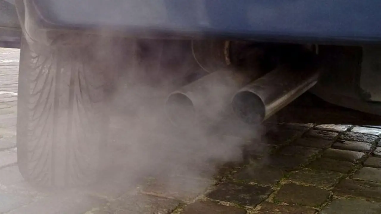 Mobil Diesel Mengeluarkan Asap Putih, Bisa Jadi Ini Penyebabnya ...