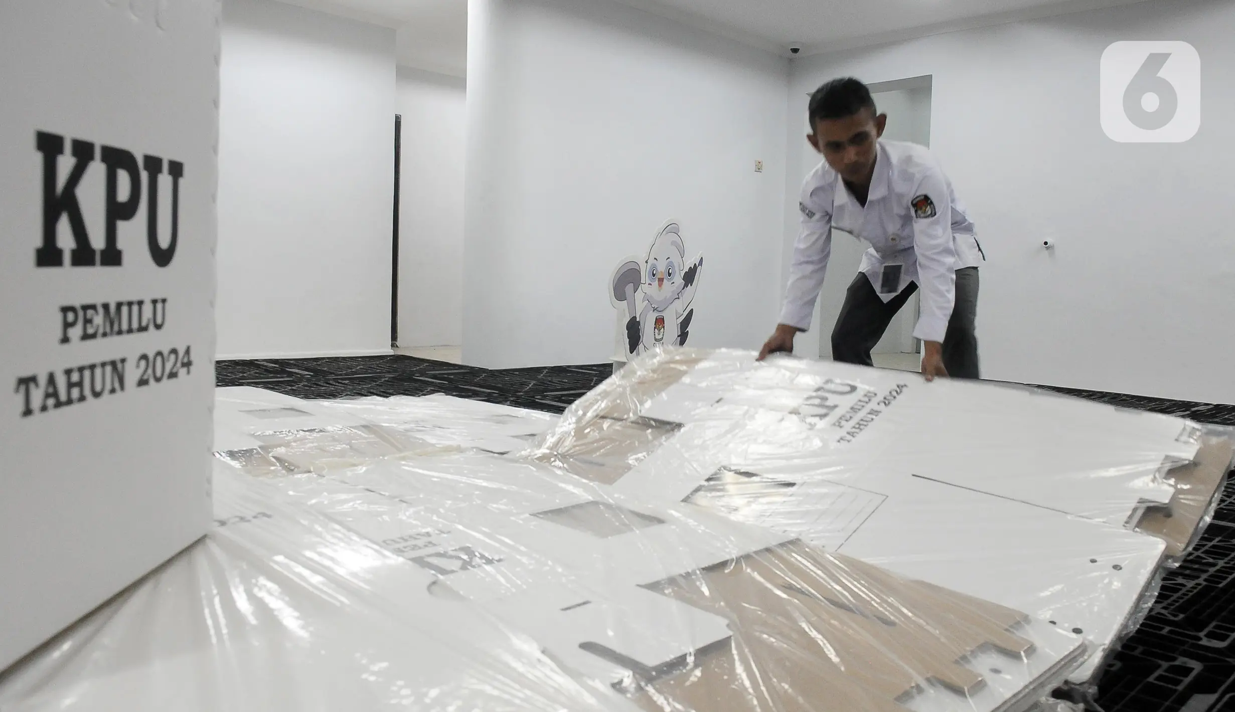 Kpu Administrasi Jakarta Pusat Terima Logistik Tahap Pertama Pemilu