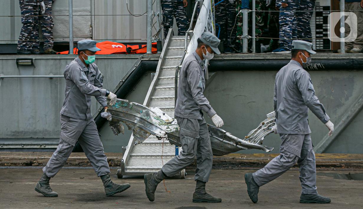 FOTO: Operasi Pencarian dan Evakuasi Pesawat Sriwijaya Air SJ 182 ...