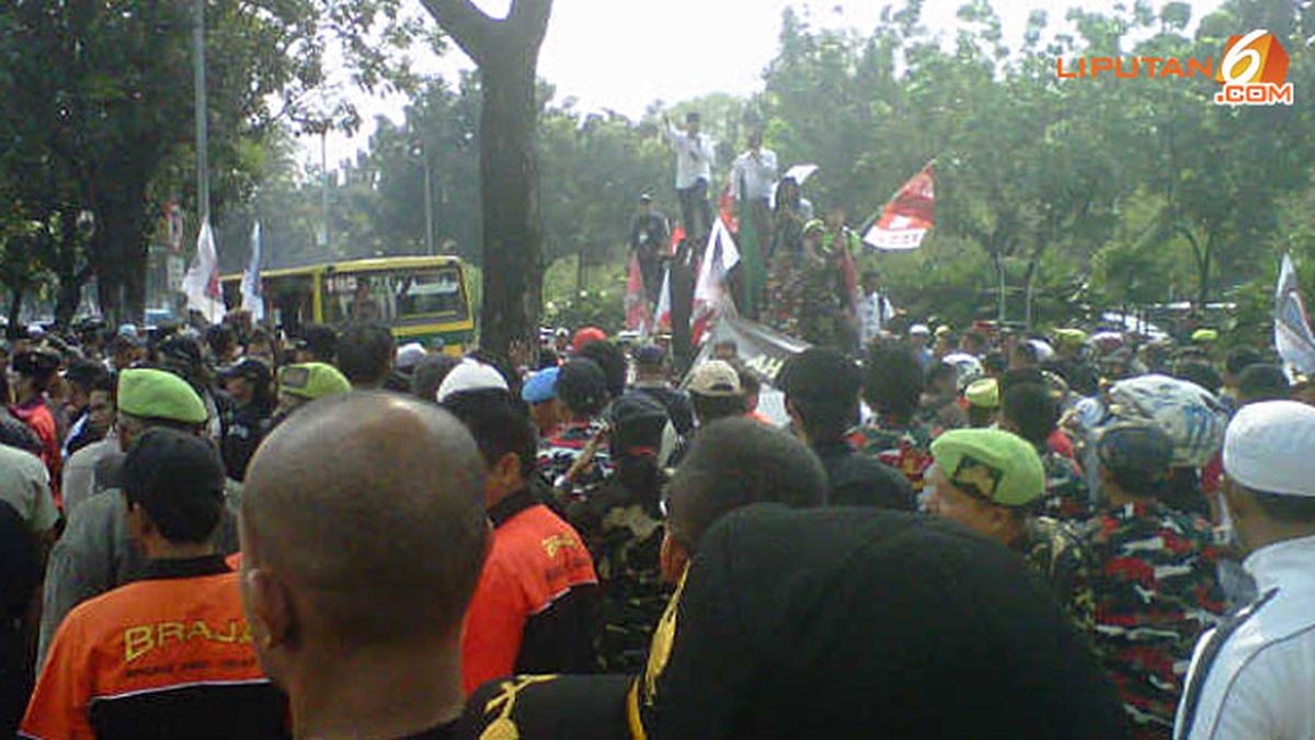 500 Demonstran `RAJJAM Ahok` Serbu Balaikota - News Liputan6.com