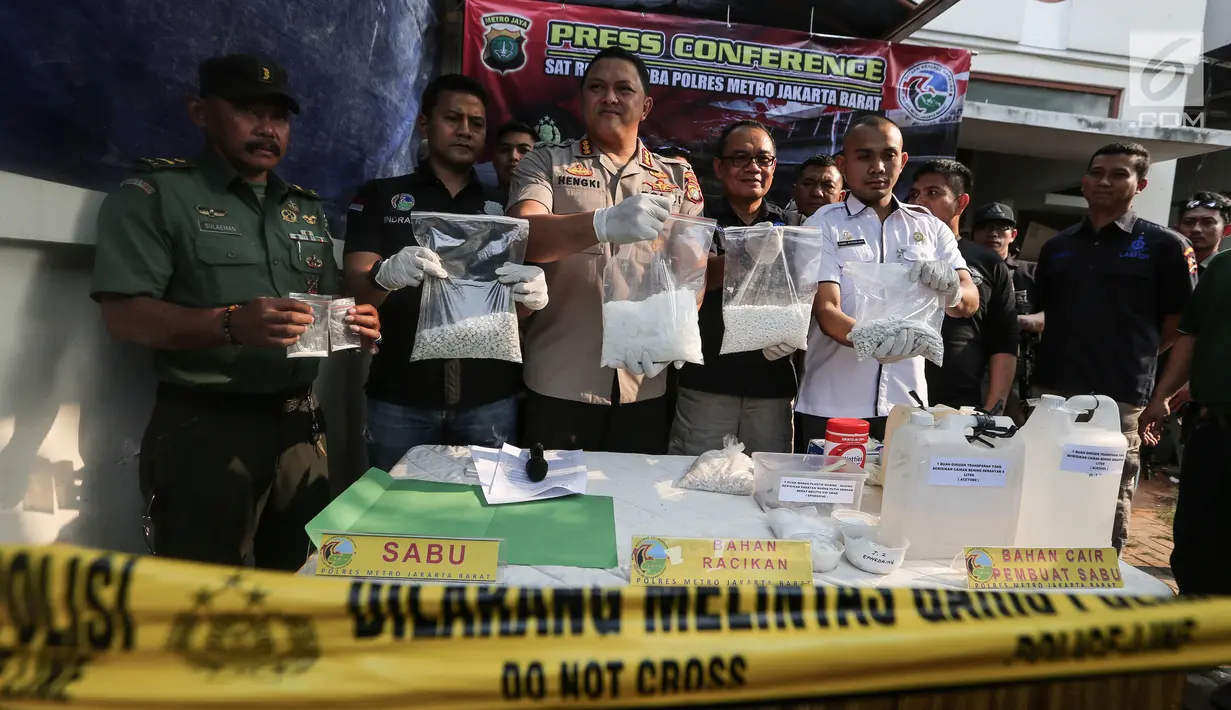 FOTO: Pabrik Sabu di Cipondoh Tangerang Digerebek Polisi - Foto Liputan6.com