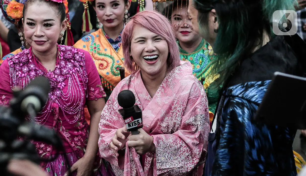 Giliran Evelyn Nada Anjani dan DJ Shacho Melenggang di Citayam Fashion Week - Foto Liputan6.com