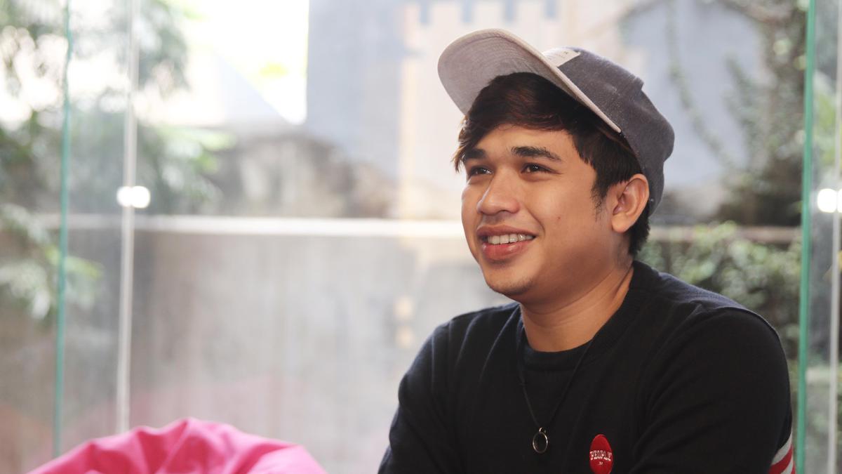 Jago Nyanyi Melayu, Jadi Modal Azmi Bikin Lagu Baper Ini